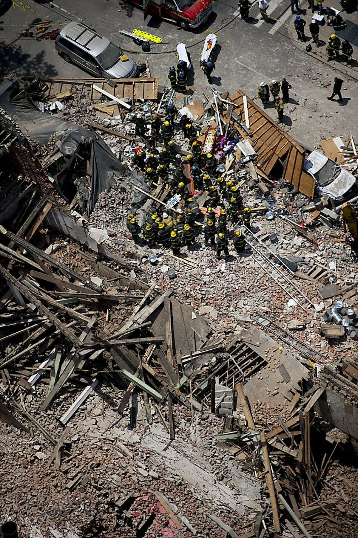 6 dead in Philadelphia building collapse