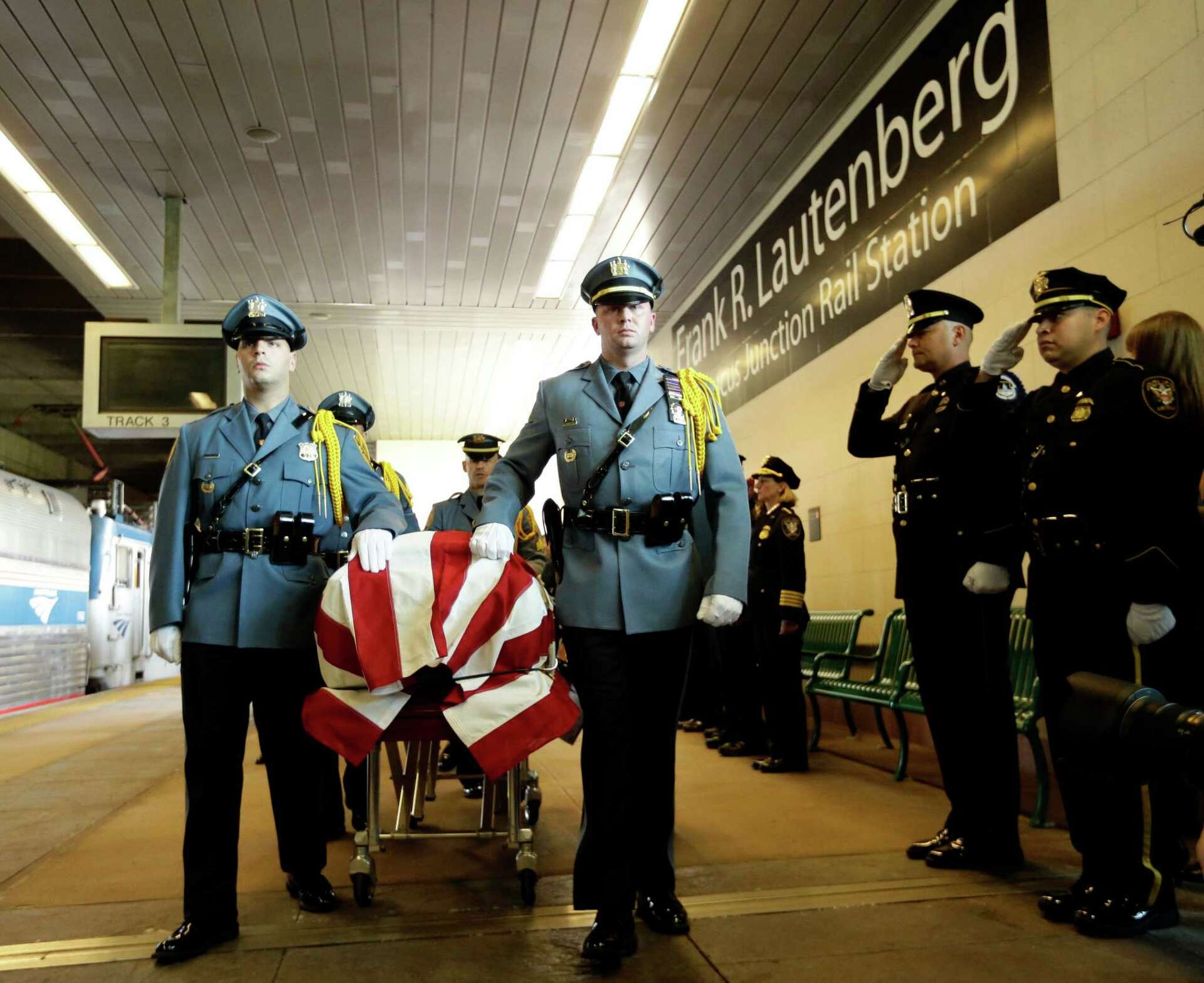 Lautenberg recalled as tenacious backer of transit