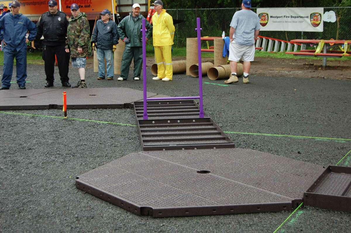 Heaven's teardrops? Rain falls as work starts on Sandy Hook victim's ...