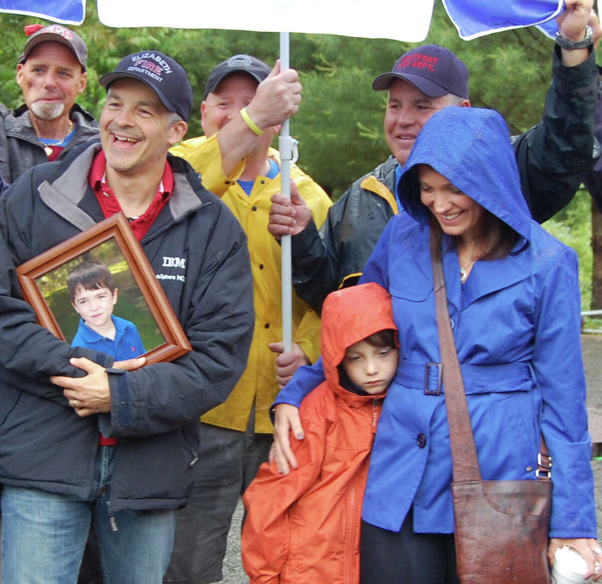 Heaven's teardrops? Rain falls as work starts on Sandy Hook victim's ...