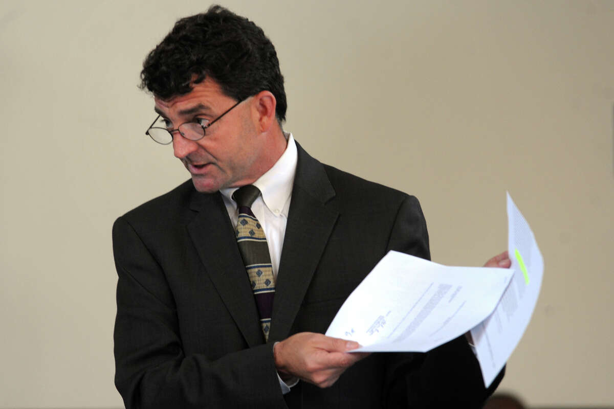 Critics dispute Vallas qualifications