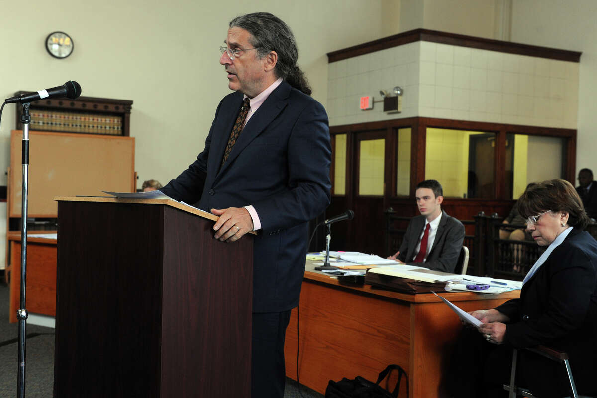 Critics dispute Vallas qualifications