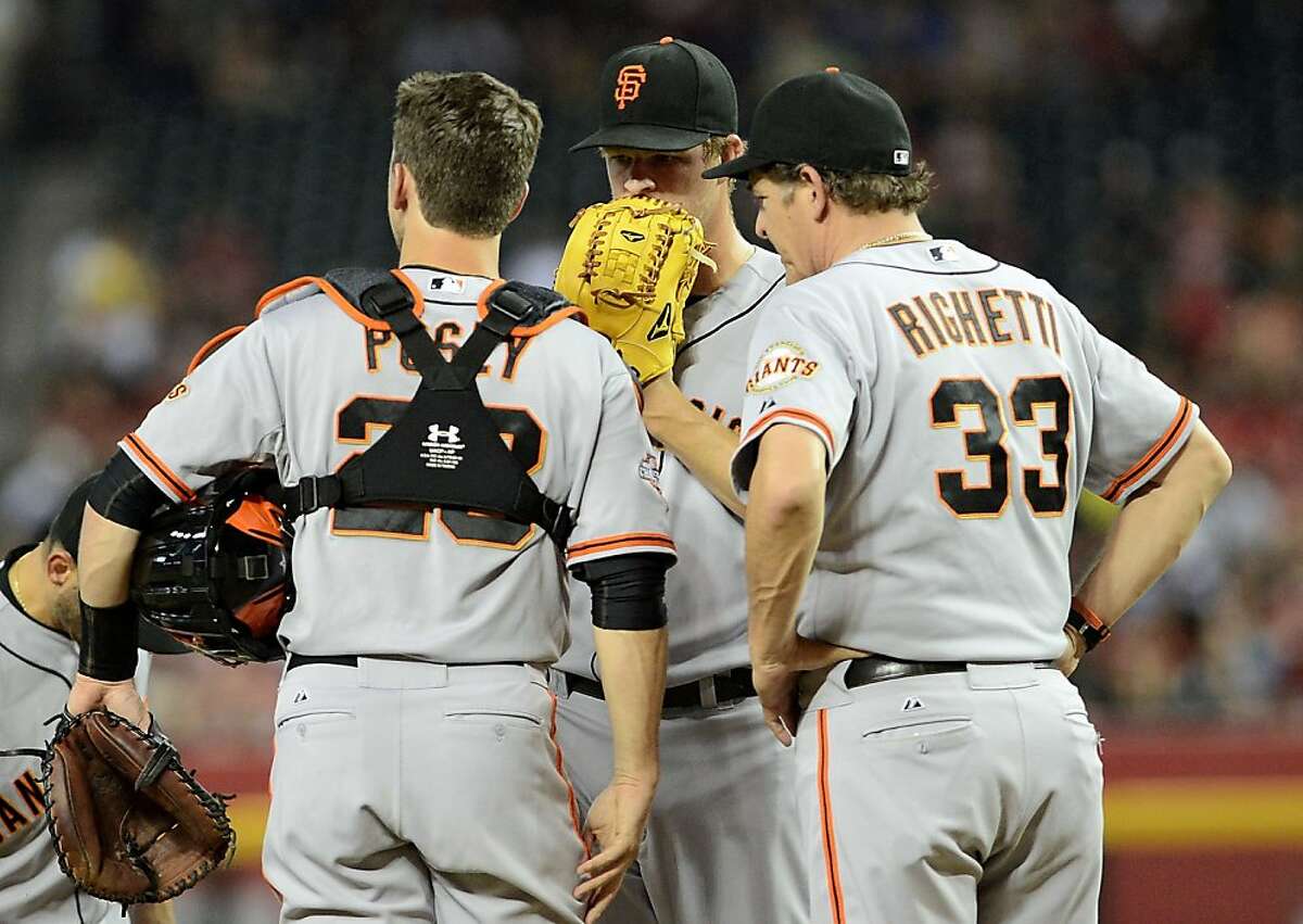 Giants lose on late HR to D'backs, 3-1