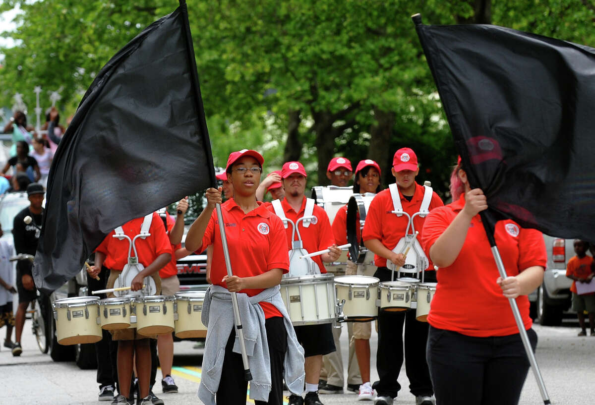 Hundreds turn out for Juneteenth parade