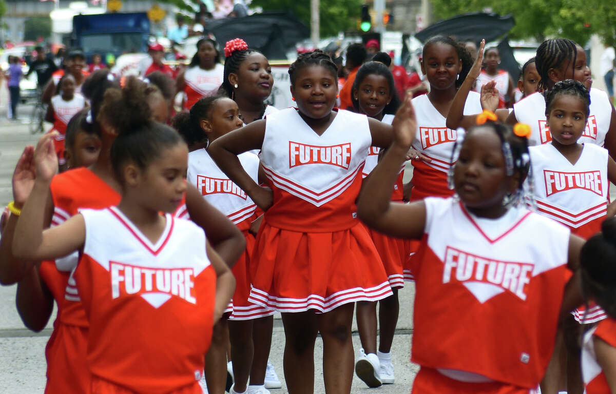 Hundreds turn out for Juneteenth parade