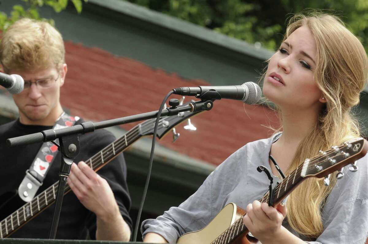 Art on Lark offers tunes and tones