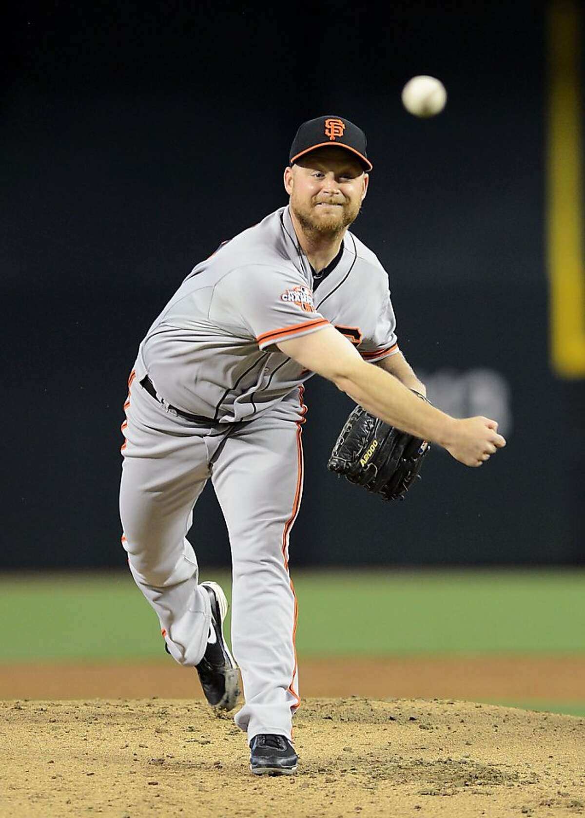 Scutaro, Belt homer to beat Arizona 6-2