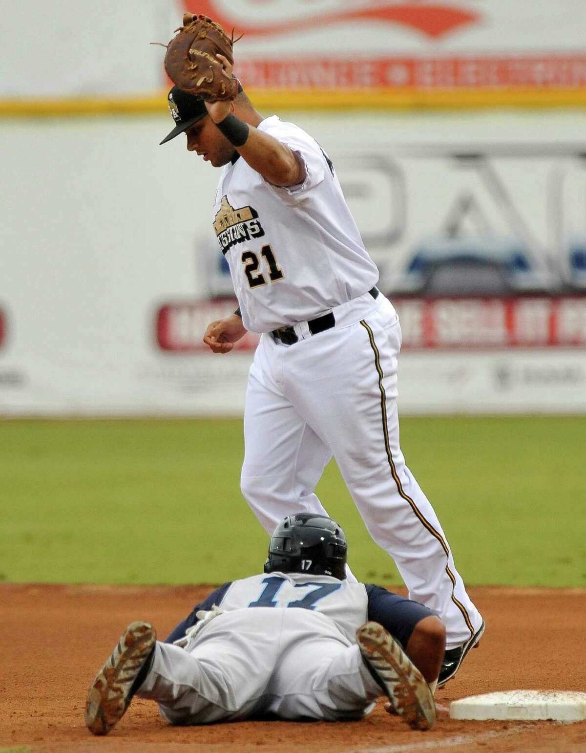 Williams, Kirby-Jones key four-run rally in fifth