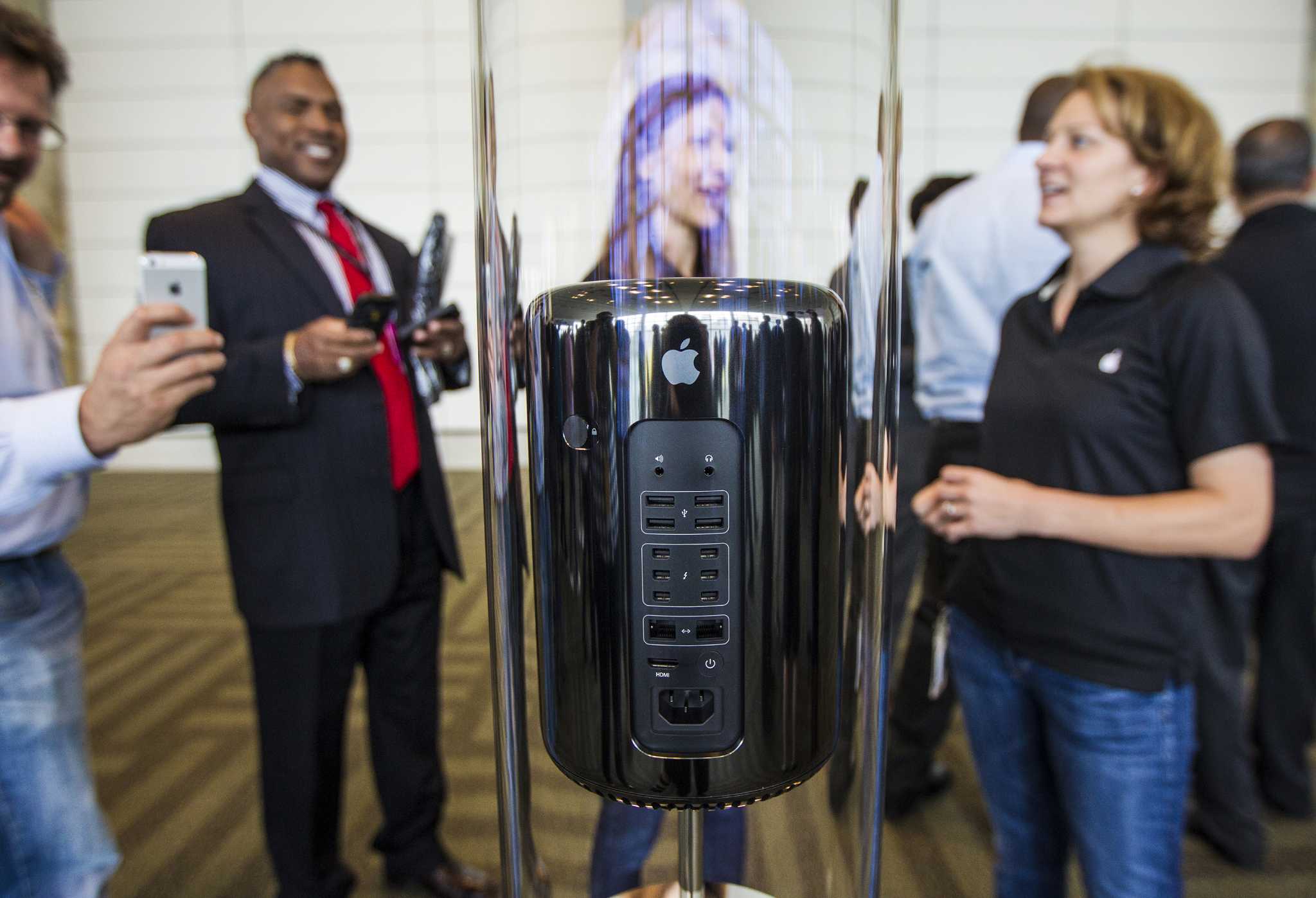 Apple revamps iPhone, iPad software