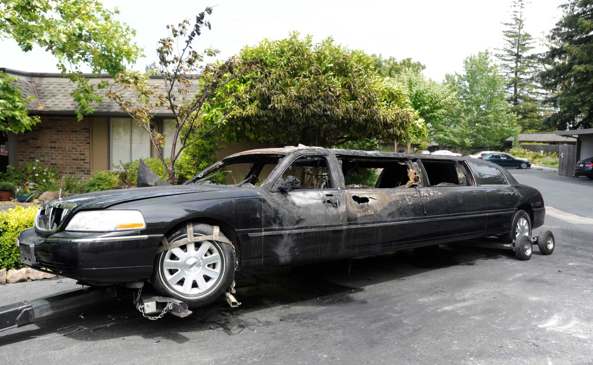10 women, many in 90s, escape Calif. limo fire