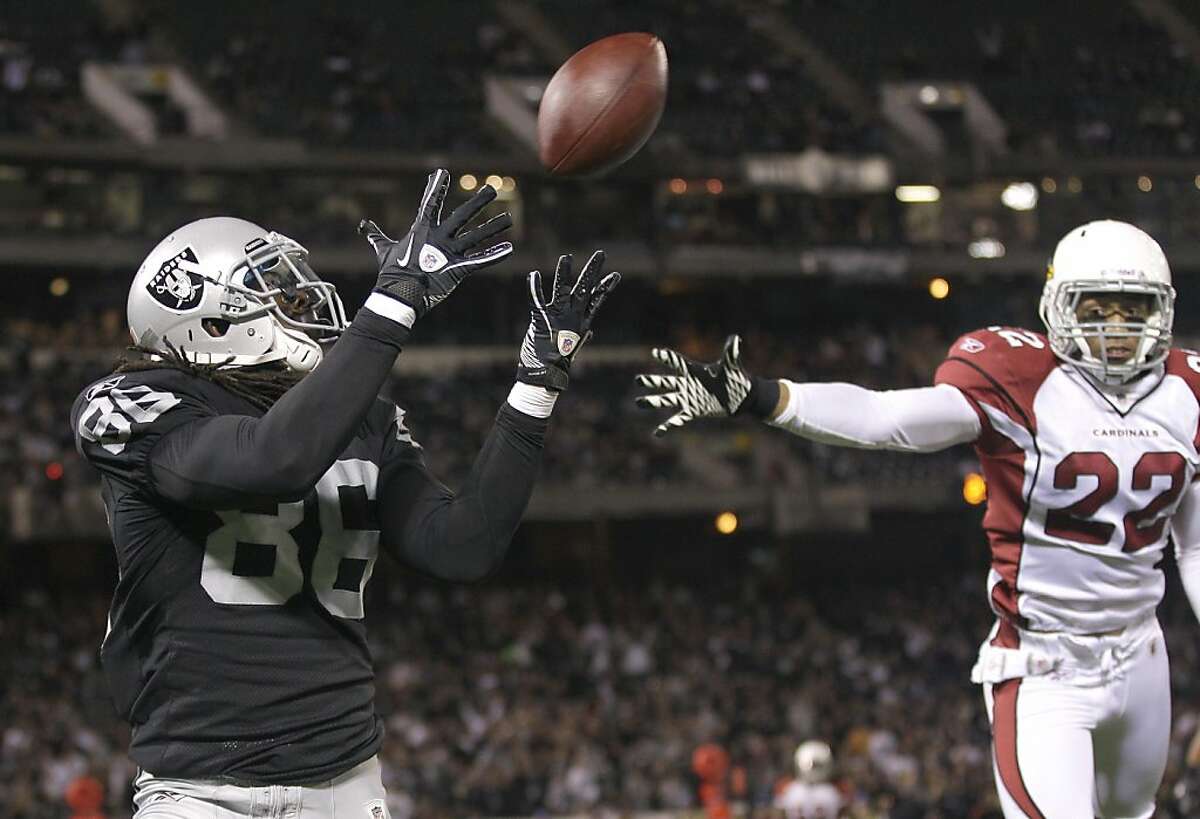 Raiders' tight ends have different skills