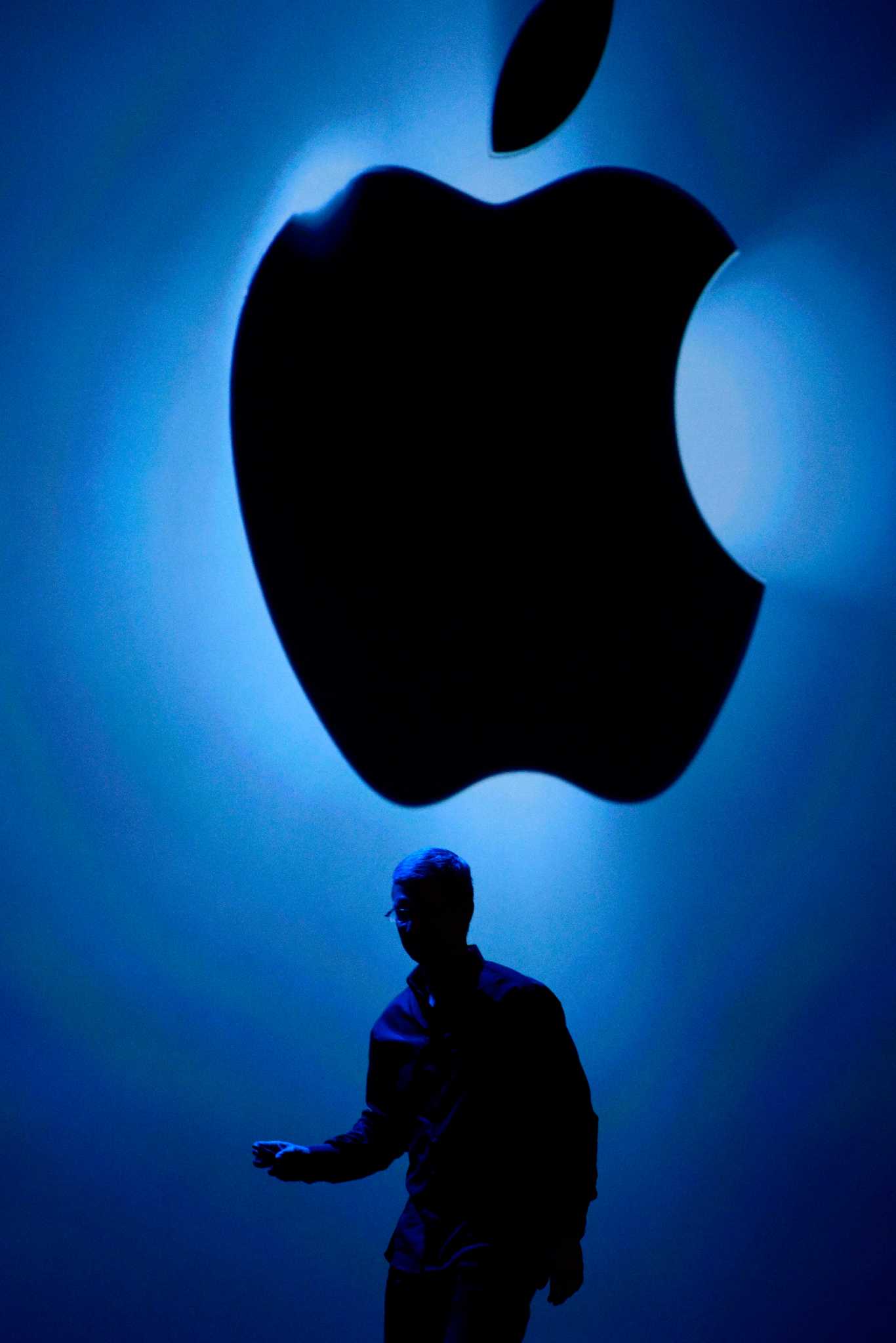 Apple revamps look of iPhone, iPad software