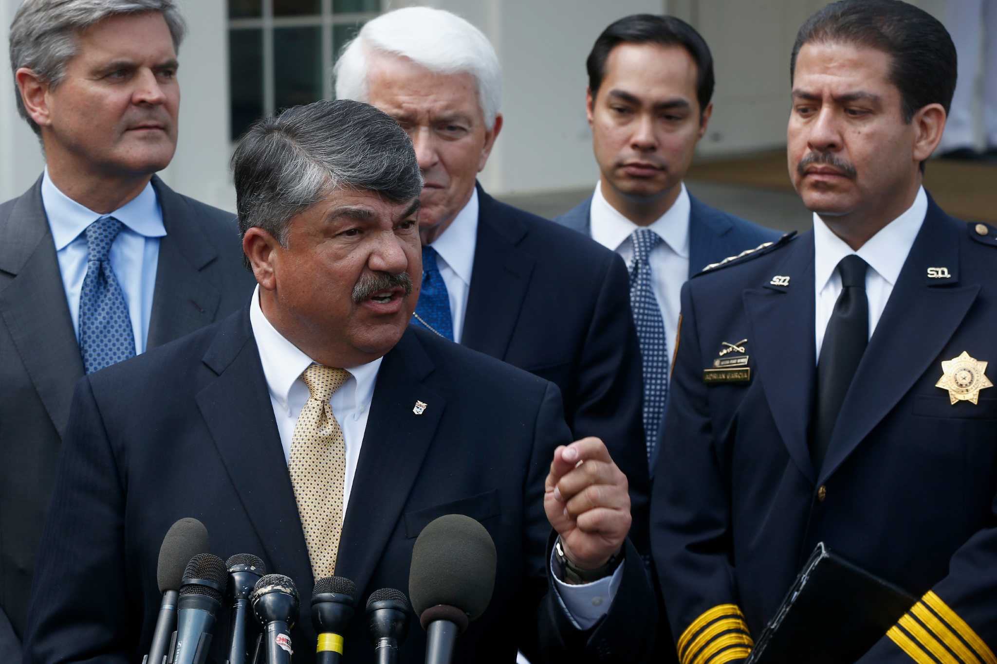 Senate vote kicks off immigration-bill debate