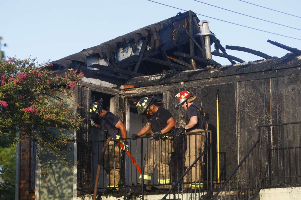 Officials find cause of Houston apartment fire, call in arson team