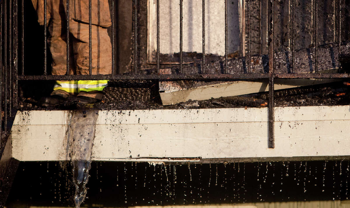 Officials find cause of Houston apartment fire, call in arson team