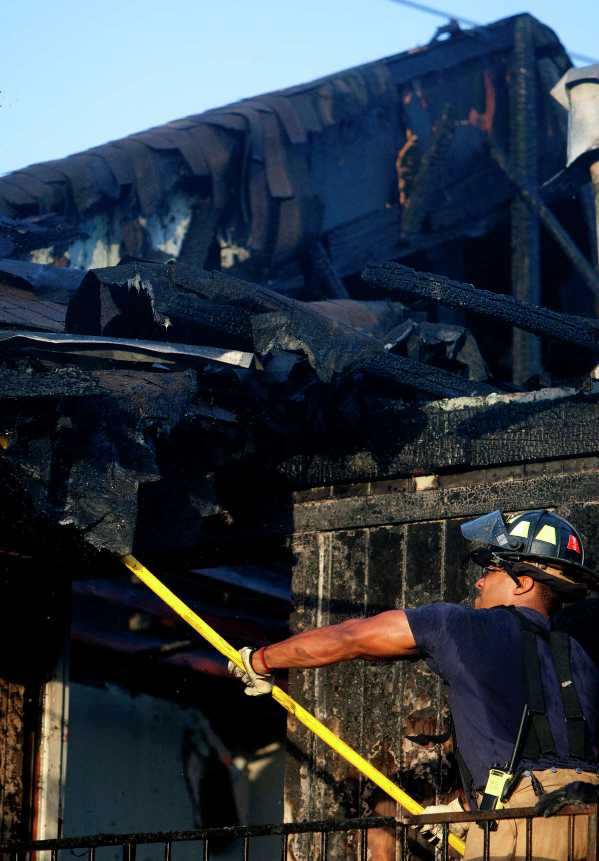 Officials find cause of Houston apartment fire, call in arson team