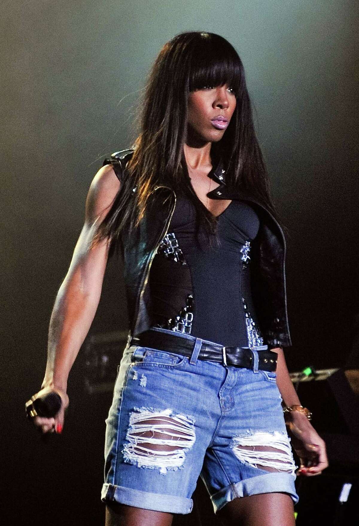 Kelly Rowland finds her own voice in very personal 'Talk'