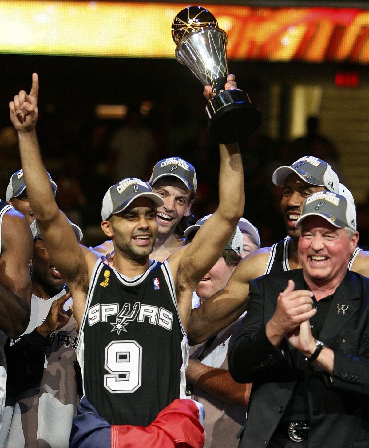 Obama to host Spurs at White House to celebrate championship