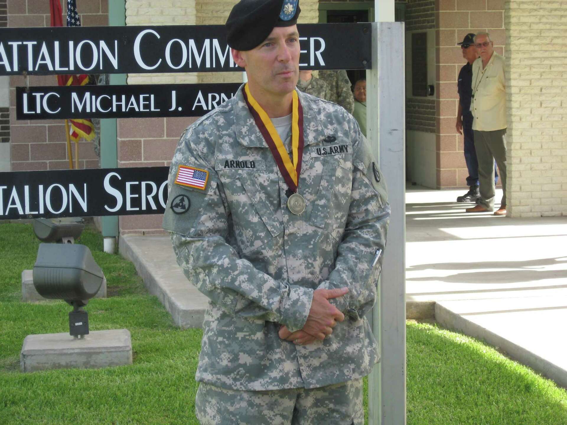 842nd gets new commander at port