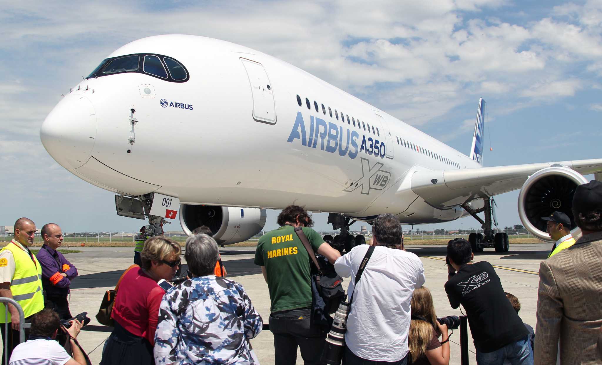 First flight of Airbus A350 reopens wide-body race