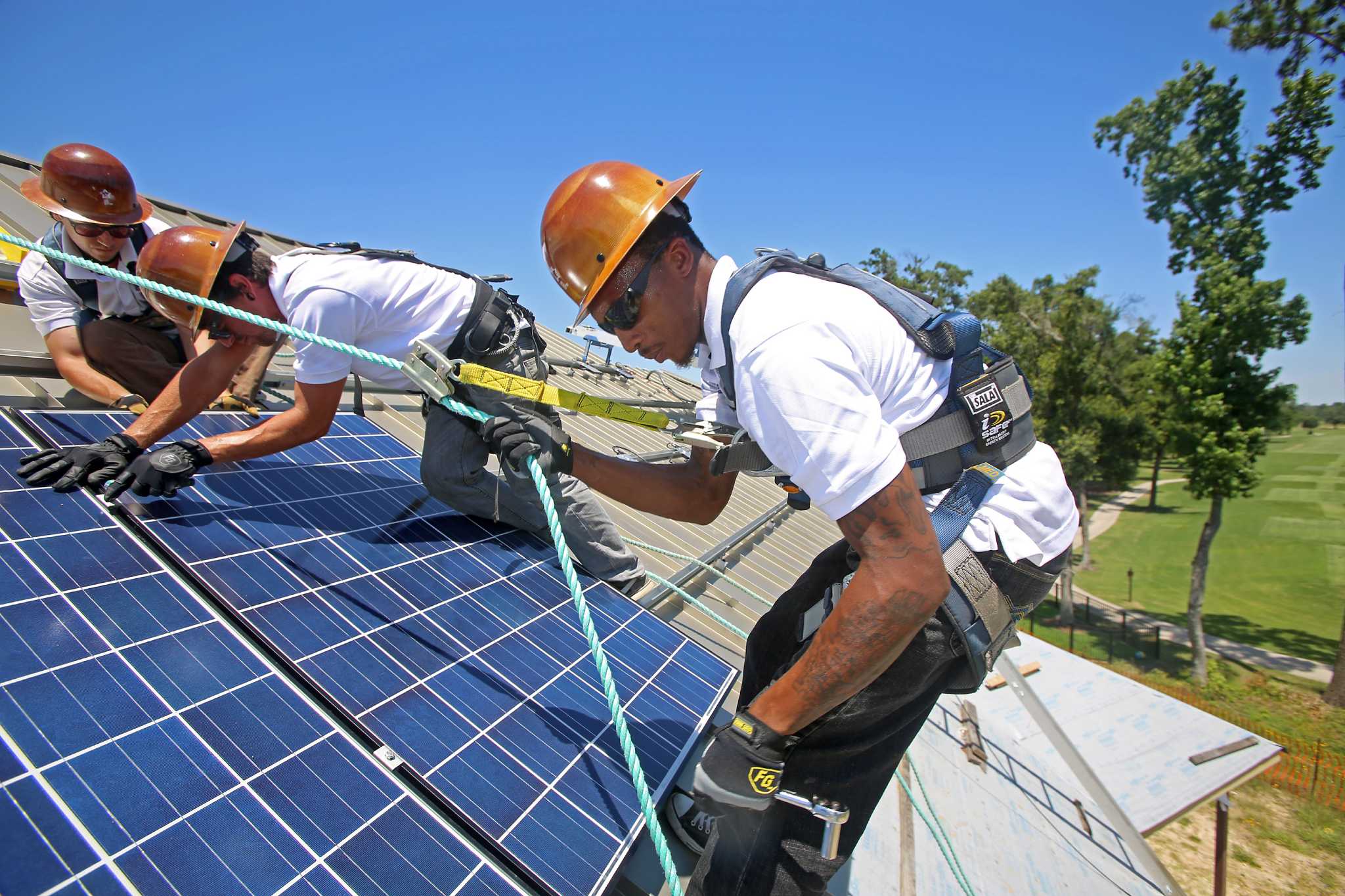 Houston Community College plans solar energy training course
