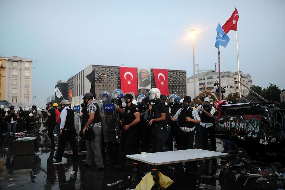 Turkey: Riot police oust park protesters