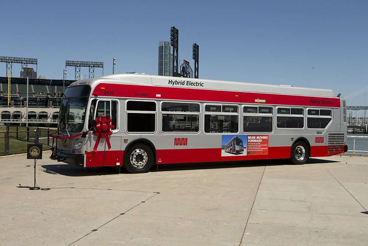 Muni bus' inaugural run has shaky start