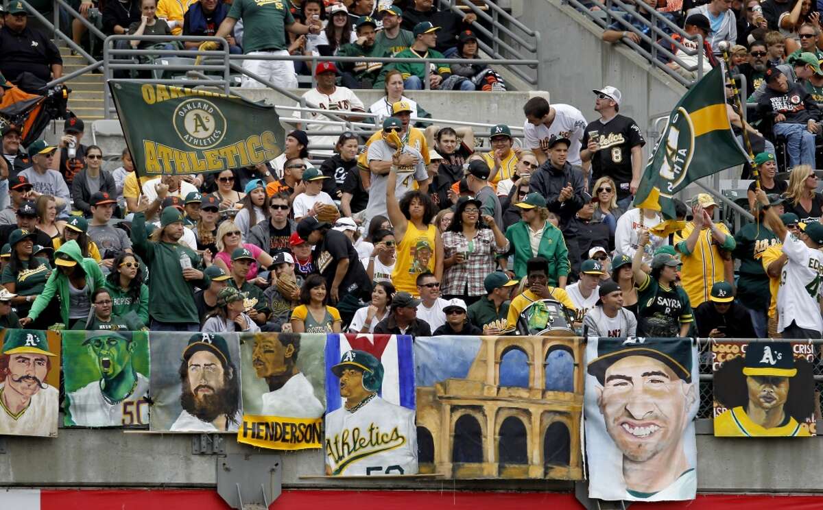 Oakland ballpark backers tout waterfront site