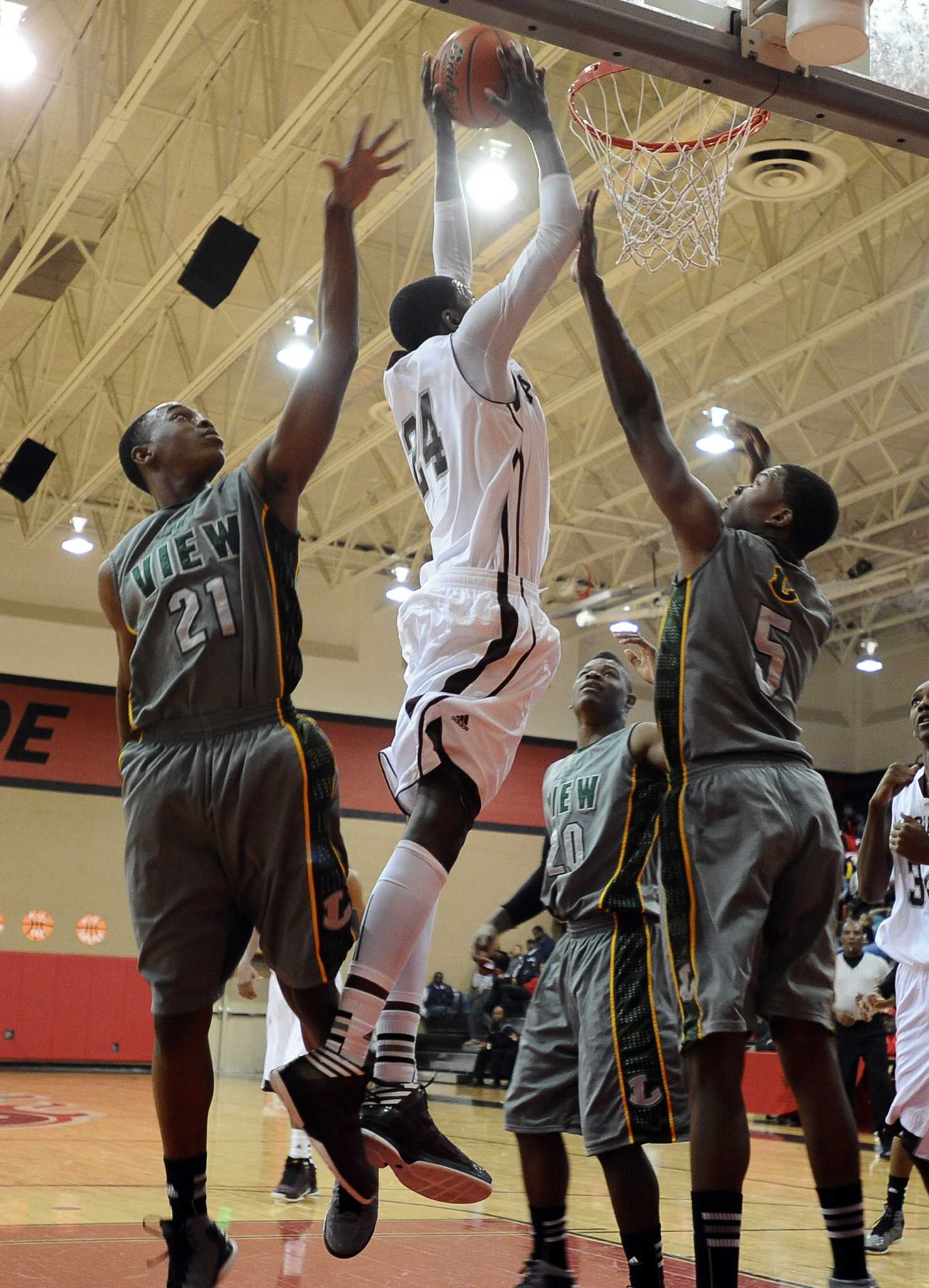 Central boys basketball player offered by Oklahoma University