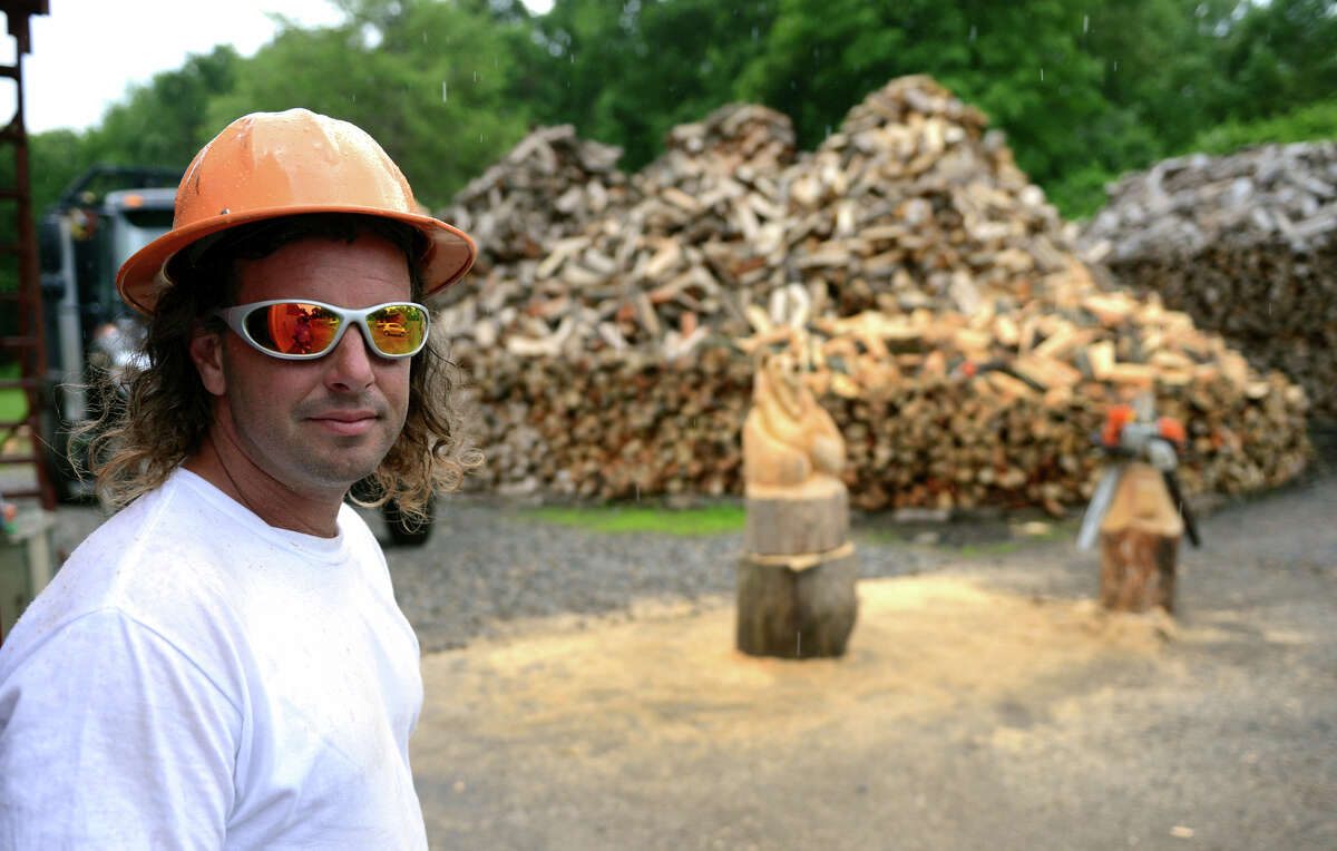 Chain saw sculptor wants a piece of farmers market