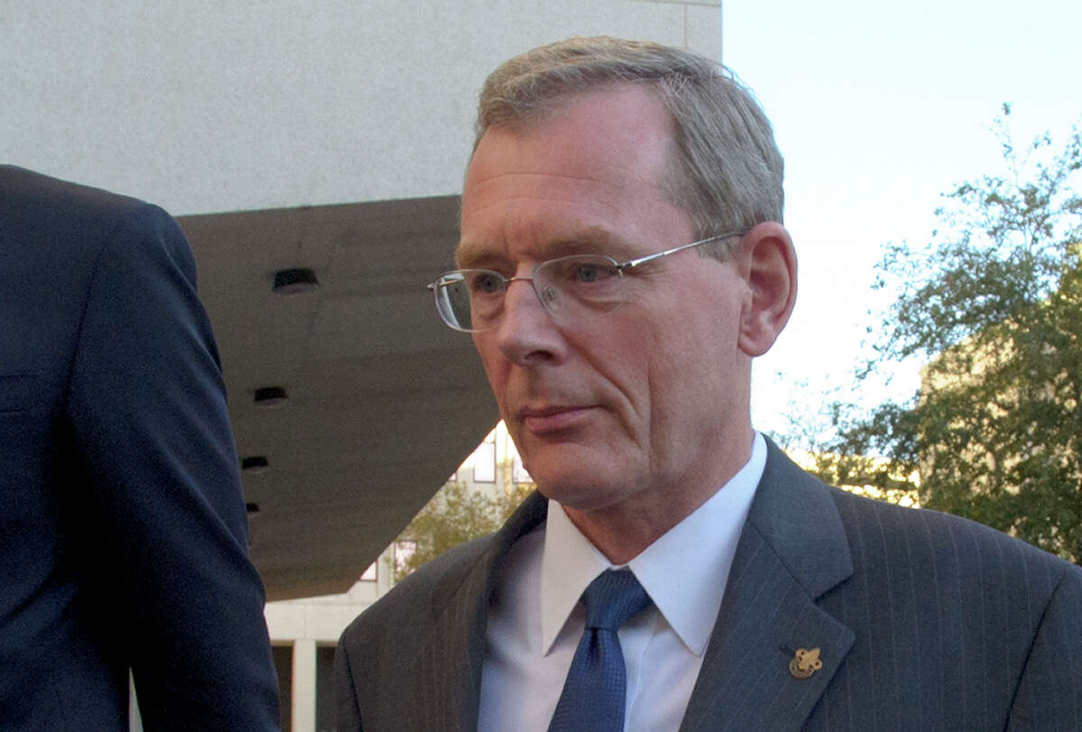 Judge puts off trial of former BP executive