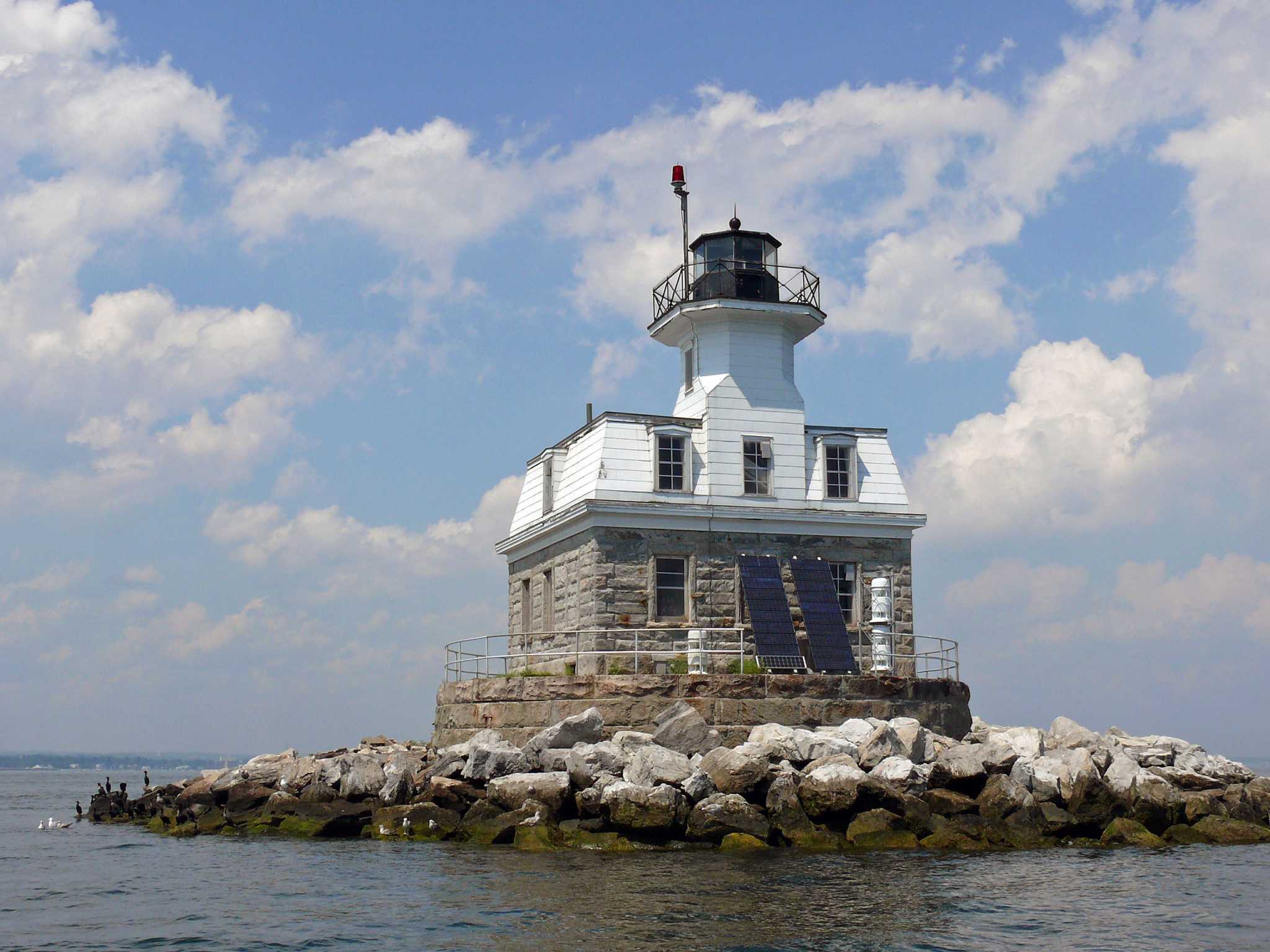 Three historic lighthouses up for grabs, Penfield included