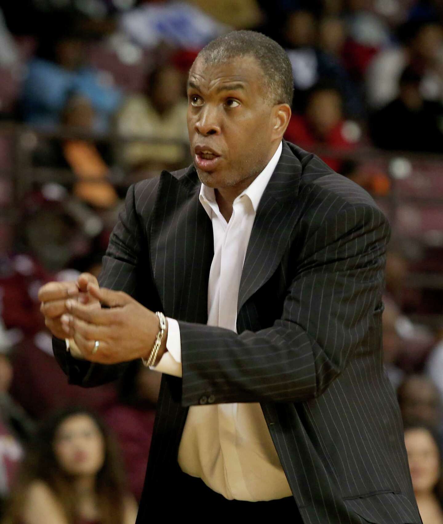 TSU signs basketball coach Mike Davis to two-year extension