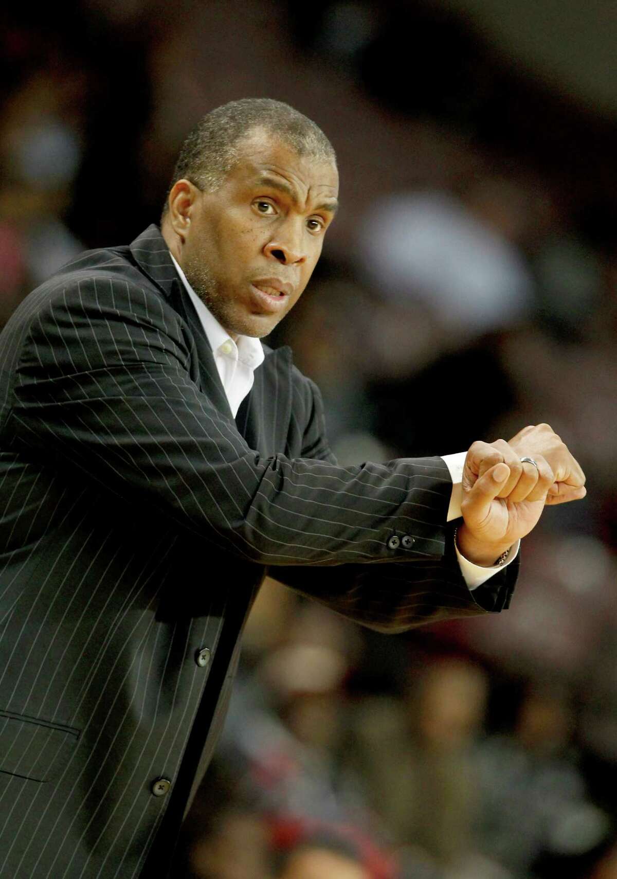 TSU signs basketball coach Mike Davis to two-year extension
