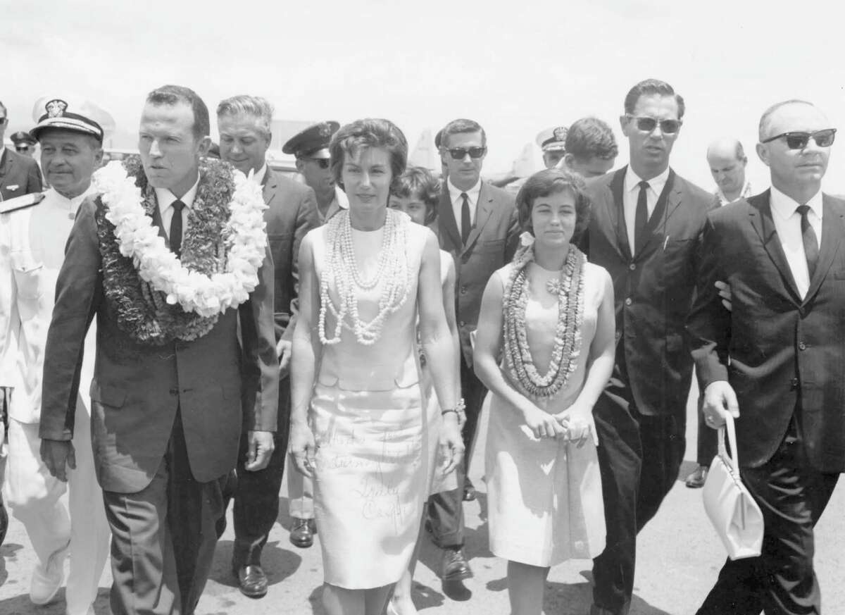 Author chronicles lives of the wives of astronauts