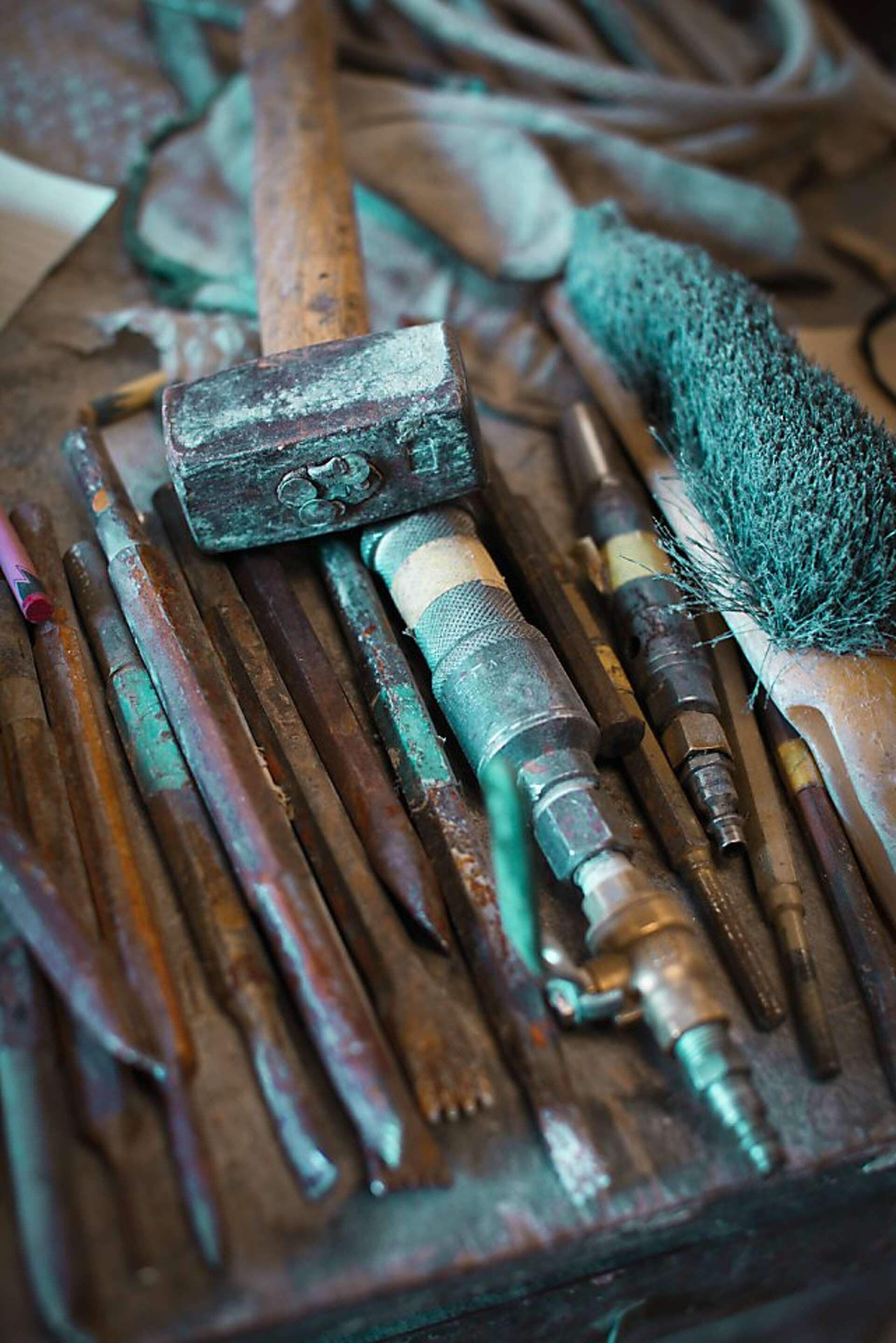 Sculptor's perseverance pays off in U.S.