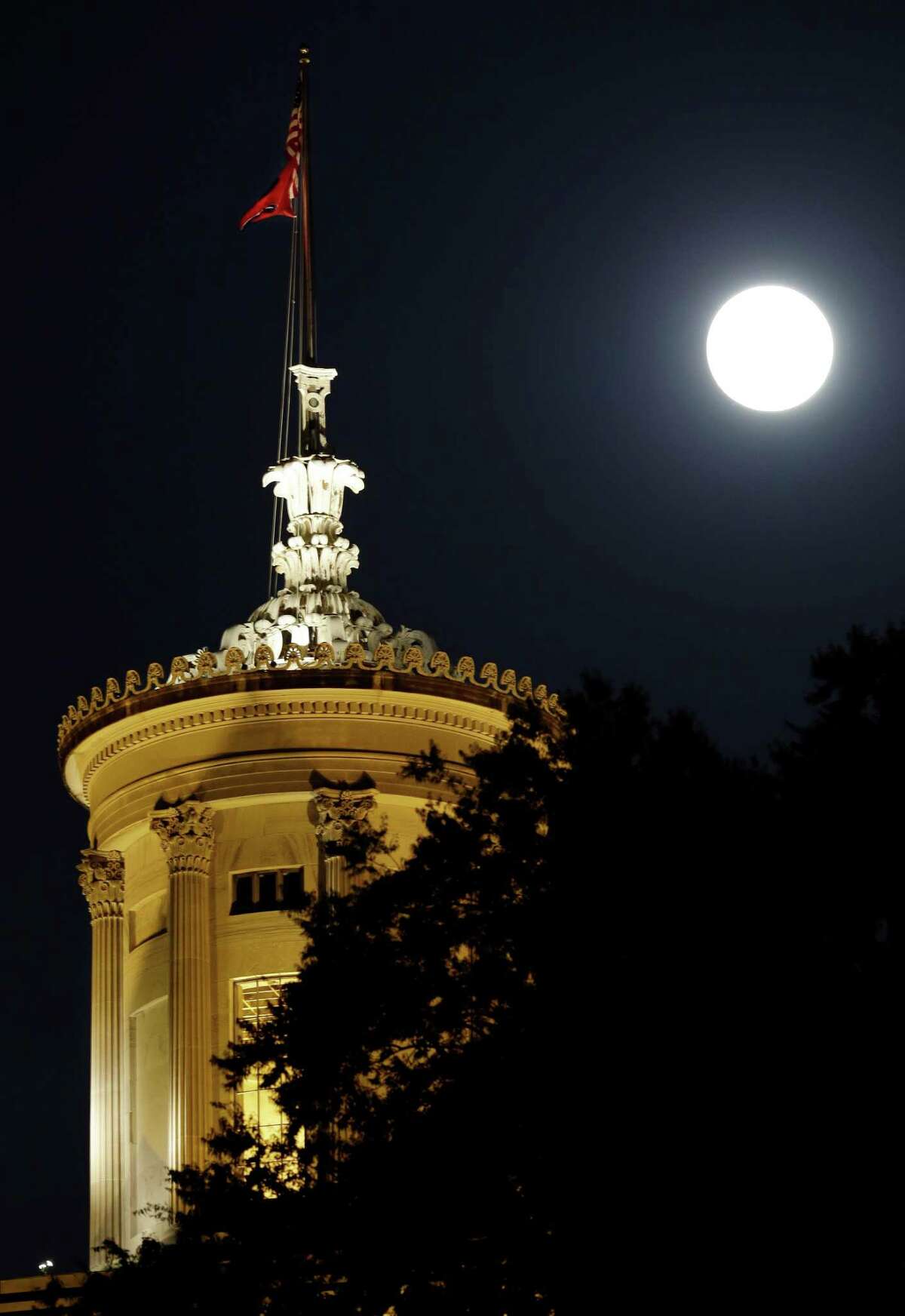 Rare supermoon eclipse visible this Sunday