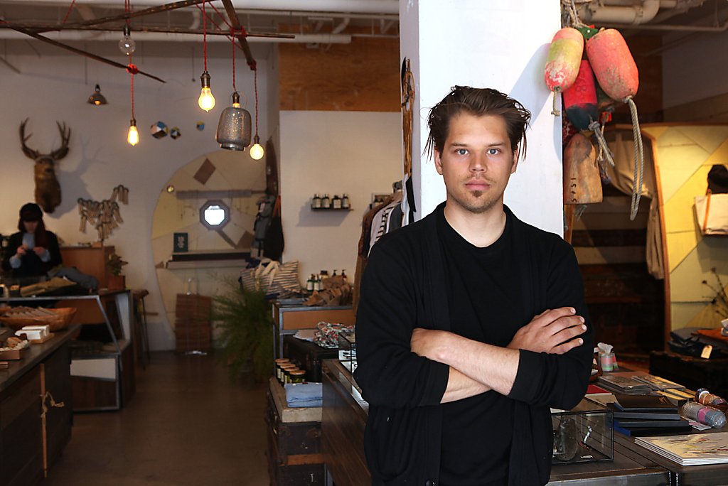 Robert Patterson stretches with Voyager