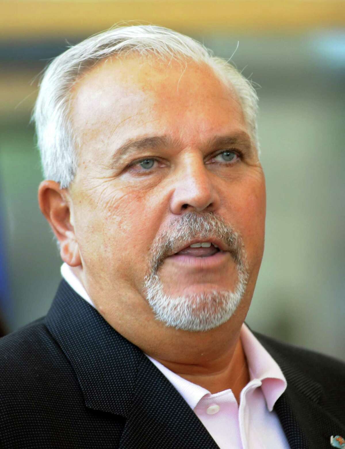 Foley gets behind Fedele