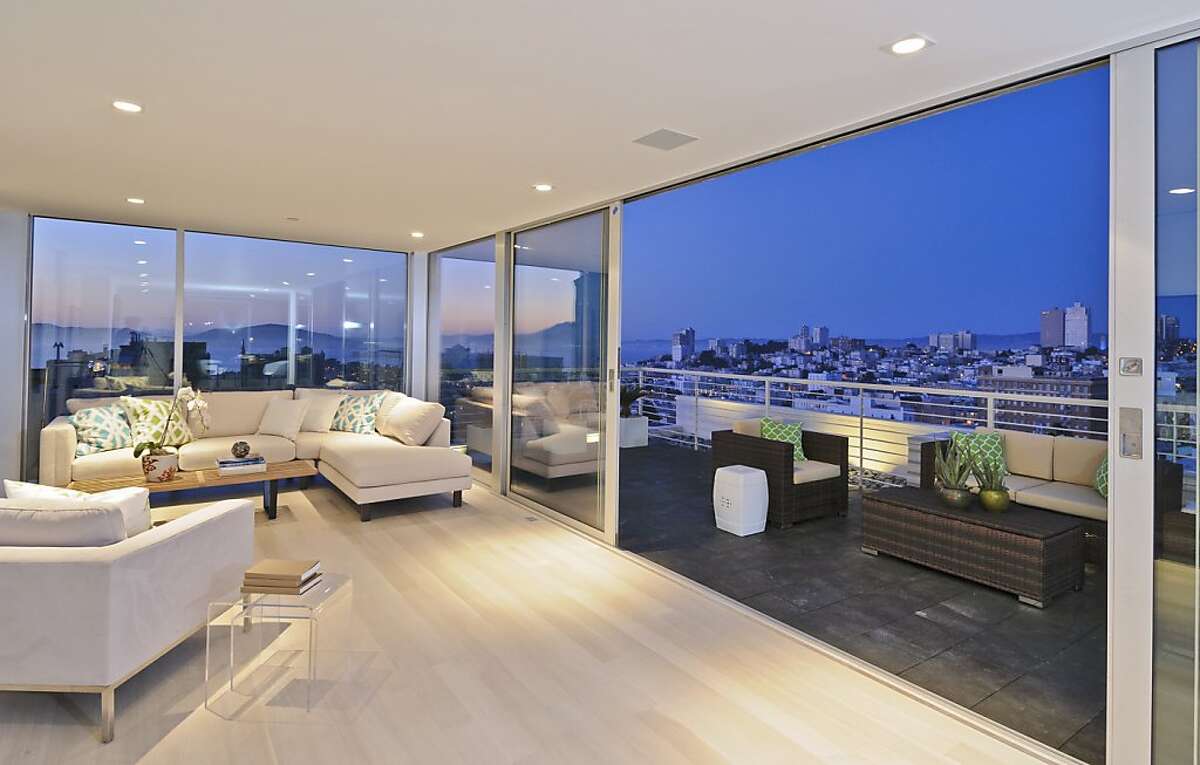 Two-level luxury condo in Pacific Heights