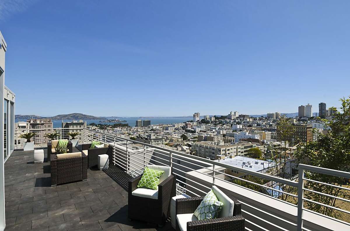 Two-level luxury condo in Pacific Heights