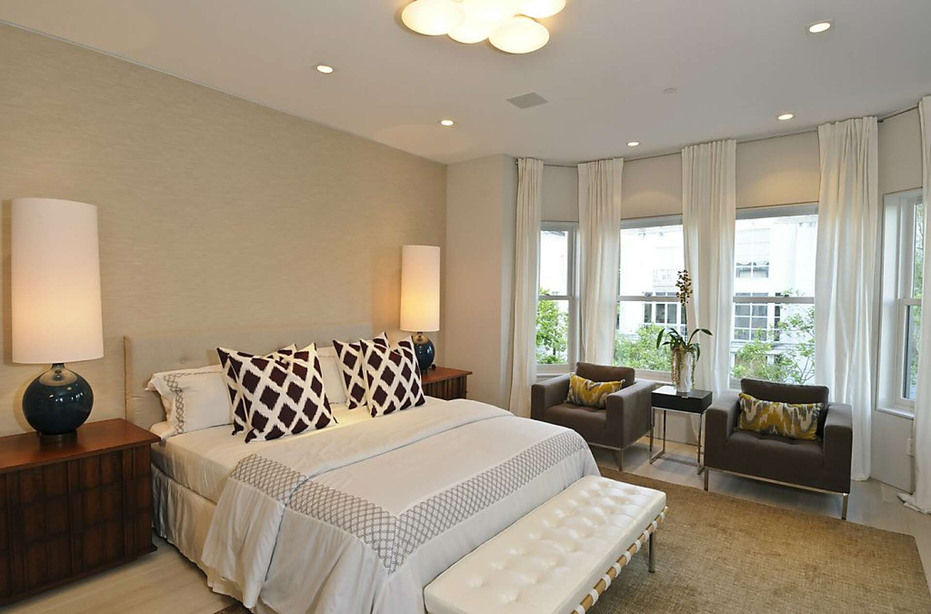 Two-level luxury condo in Pacific Heights