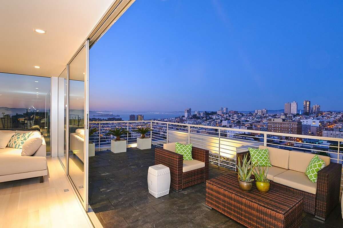 Two-level luxury condo in Pacific Heights