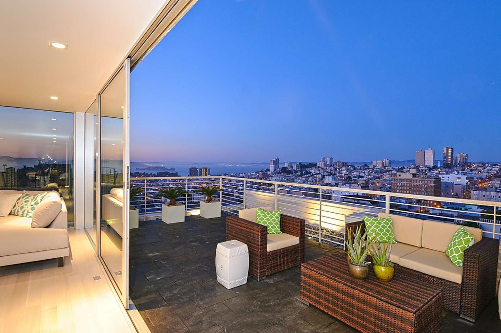 Two-level luxury condo in Pacific Heights