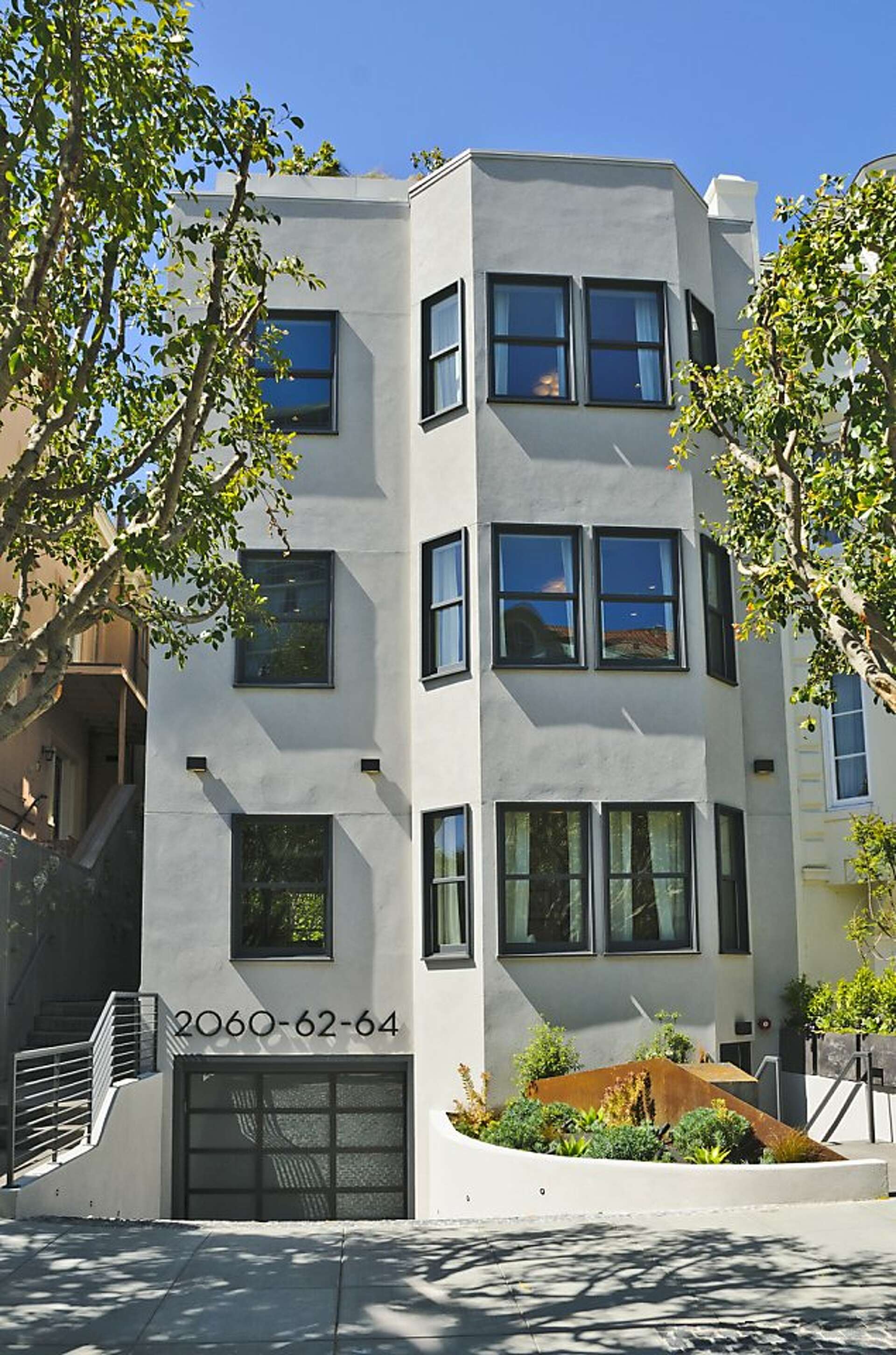 Two-level luxury condo in Pacific Heights