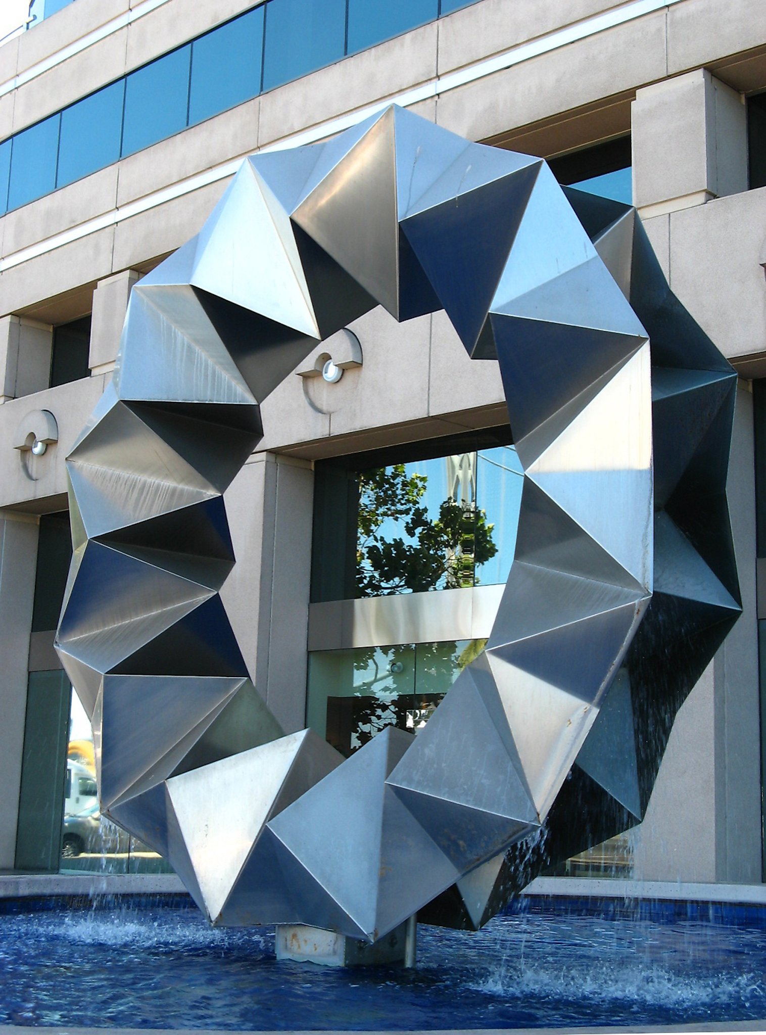 Google expands in S.F. by buying building, leasing tower space