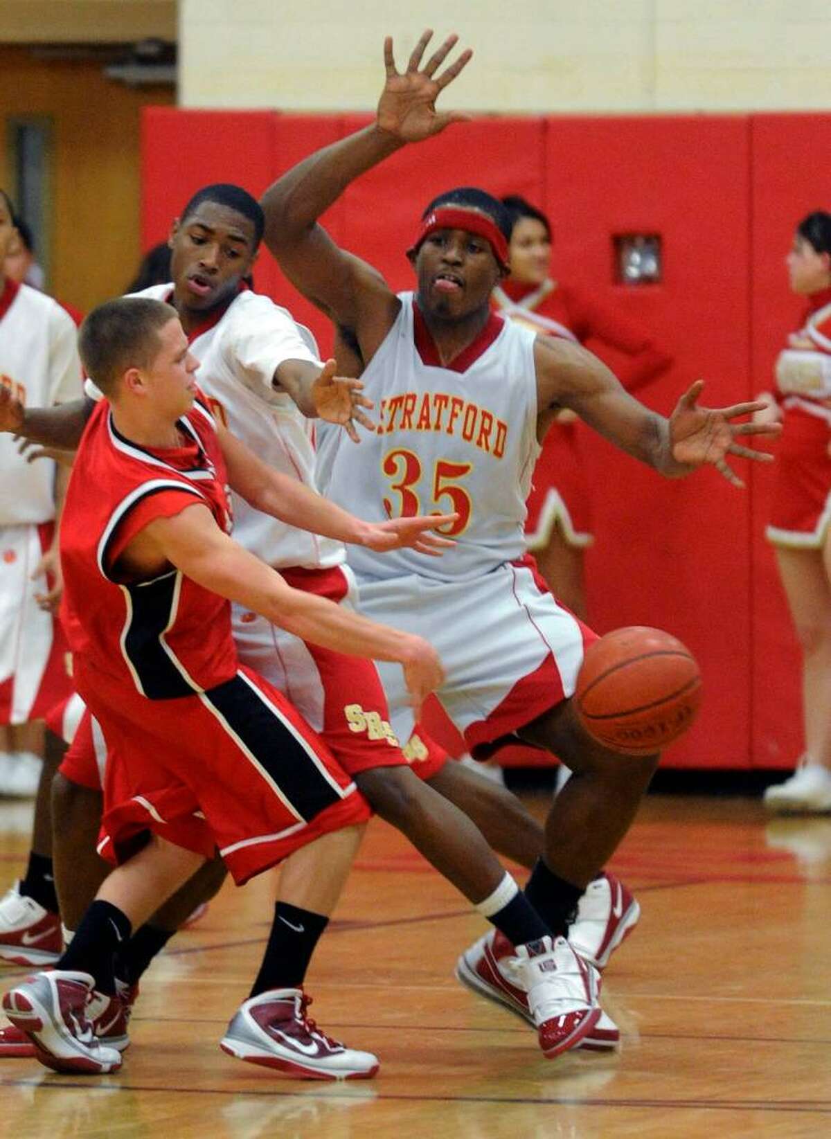 Masuk can't stop Sherrod, Stratford