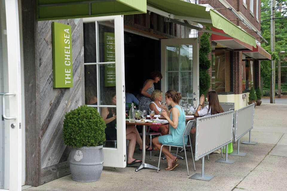 A guide to warm outdoor dining in Connecticut