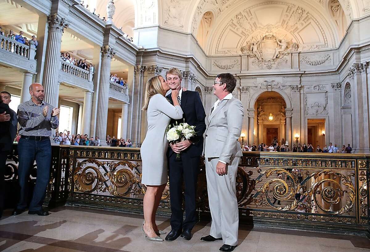 Pioneer couple 1st to wed at S.F. City Hall