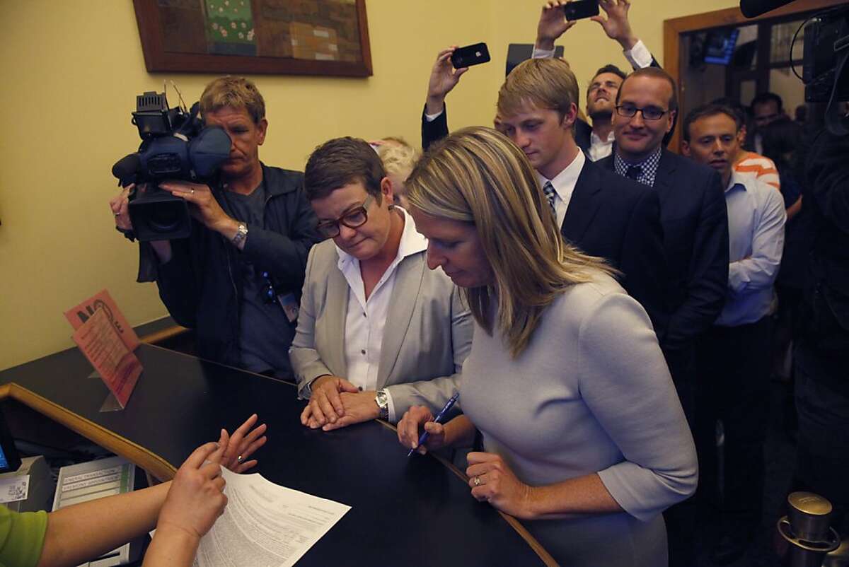 Pioneer couple 1st to wed at S.F. City Hall